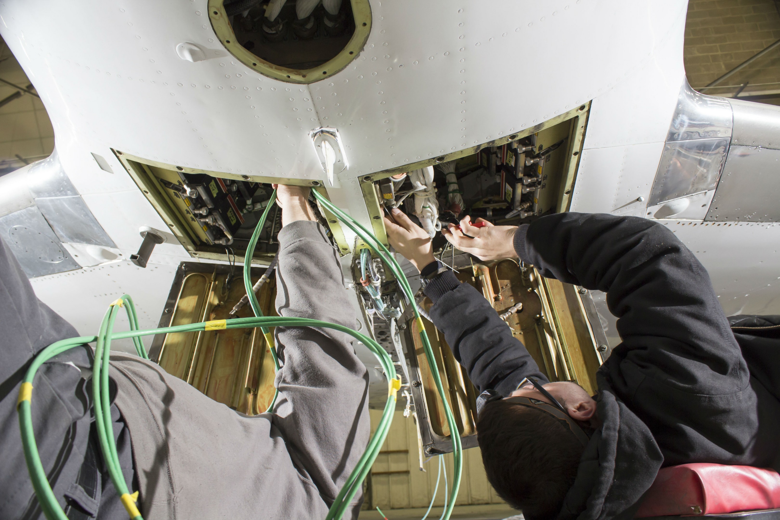 Gogo In-Flight Wi-Fi for Hawker Aircraft: How it works and what to ...