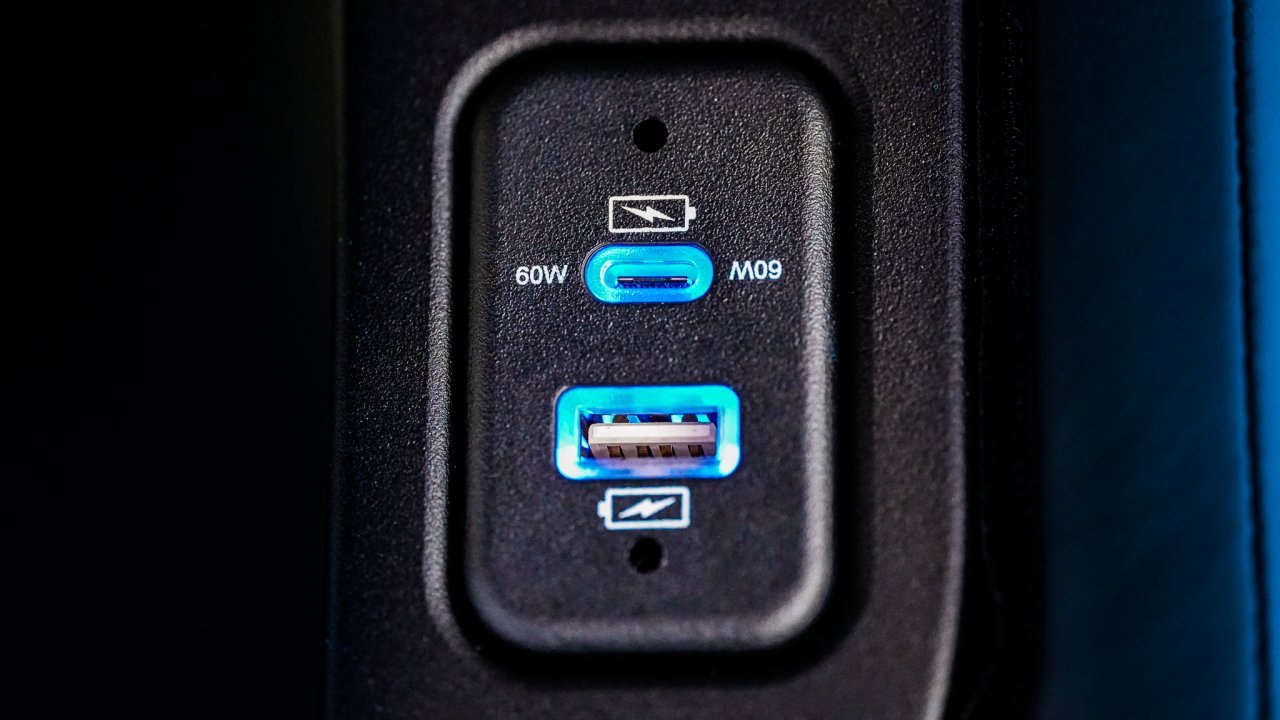 Why Upgrade Your Private Jet's In-Flight Entertainment System? - C&L Aero